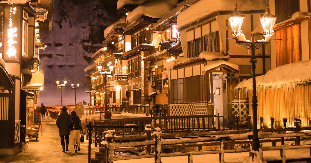 Through Ginzan Onsen - Claymanblog