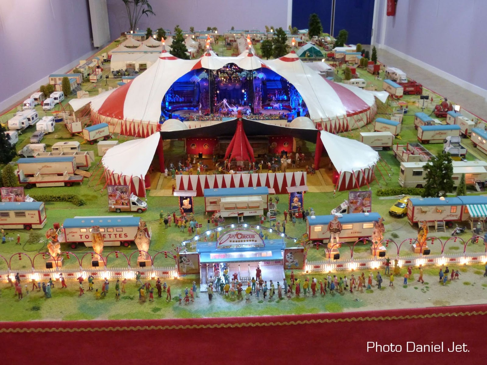 CIRCORAMA PART II: LE JET CIRCUS, EN EXPOSITION A BOULOGNE SUR MER.