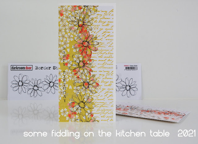 Some fiddling on the kitchen table: Daisy Chain #1