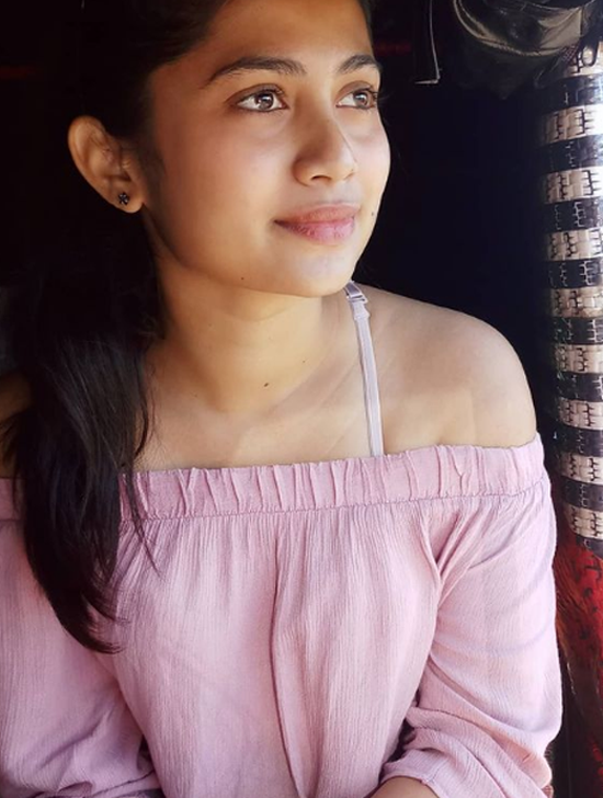 20 photos of Dilushi Hansika who became very popular in Dharani teledrama