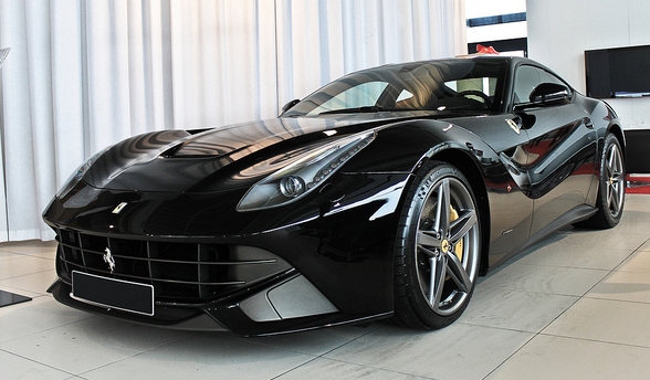 Gambar Mobil Ferrari Warna Hitam