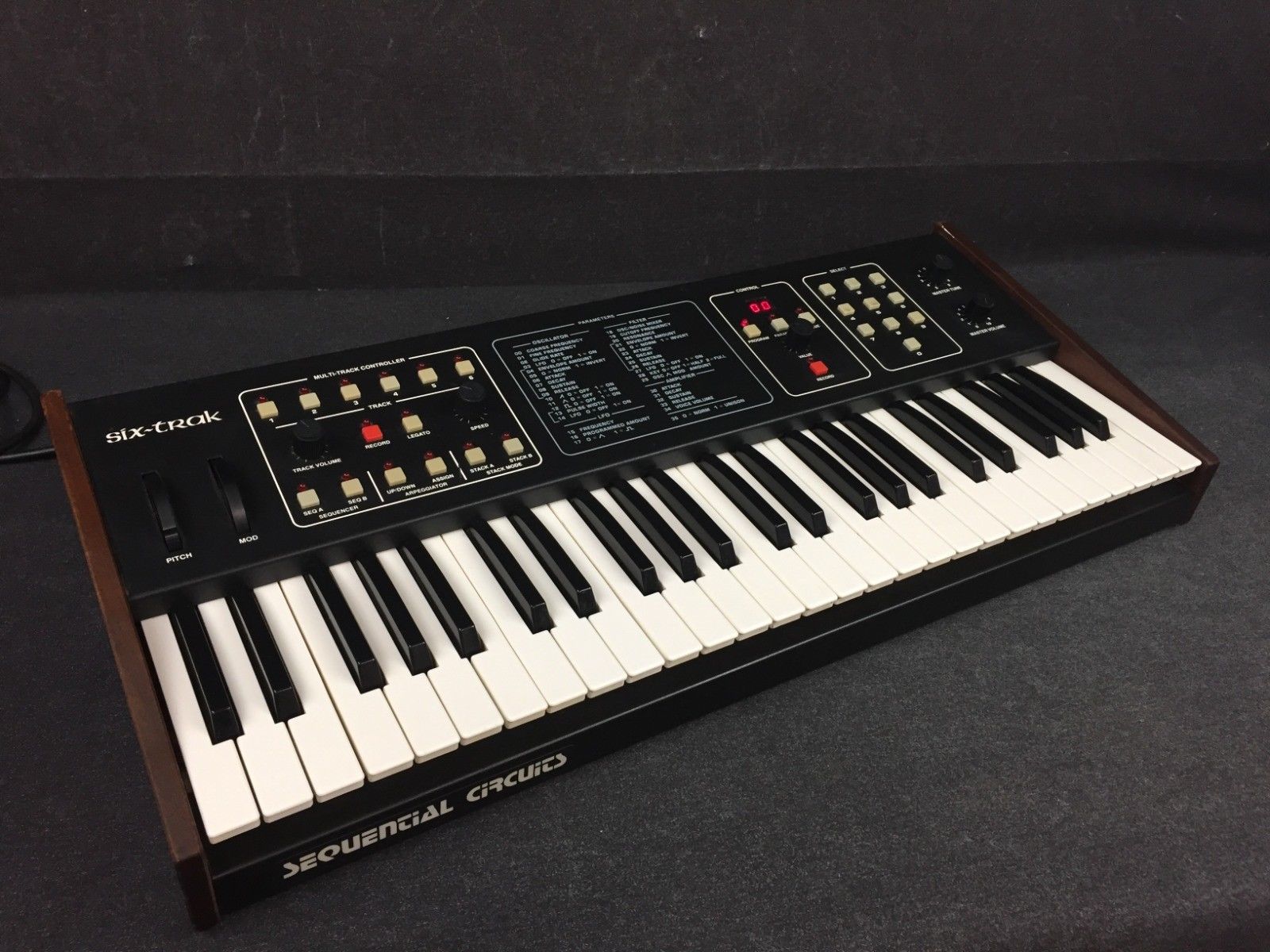 MATRIXSYNTH: Sequential Circuits Six-Trak Model 610 SN 001200