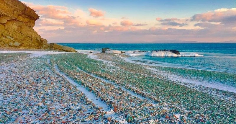 SD NEGERI PURWOMARTANI: Pantai Dengan Pasir Pecahan Kaca Yang Indah