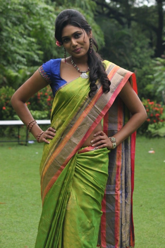 Tamil Heorine Manisha Yadav Latest Pics in Saree |Tamil Cinema News ...