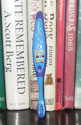 Percy's Memorabilias: Spongebob Colgate Toothbrush 2012
