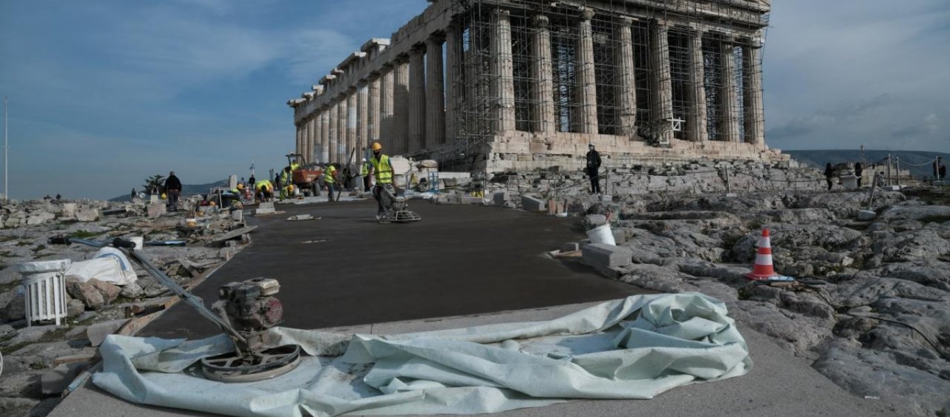 ΠΡΩΤΟΦΑΝΕΣ! Με ...κομπρεσέρ στην Ακρόπολη κατέστρεψαν ένα άγαλμα
