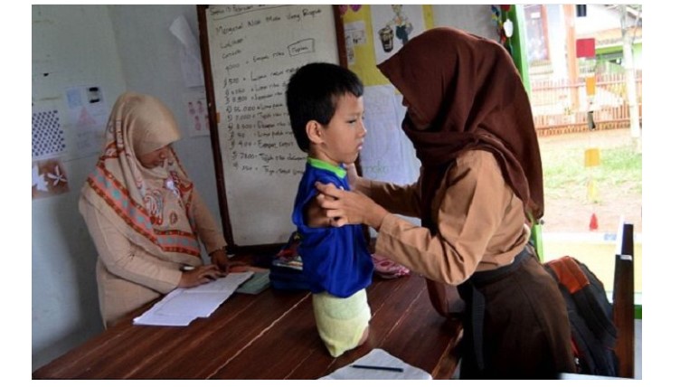 Masya Allah, Kisah Bocah Tanpa Tangan Dan Kaki Ini Bercita Cita Menjadi ... Masya Allah, Kisah Bocah Tanpa Tangan Dan Kaki Ini Bercita Cita Menjadi ...