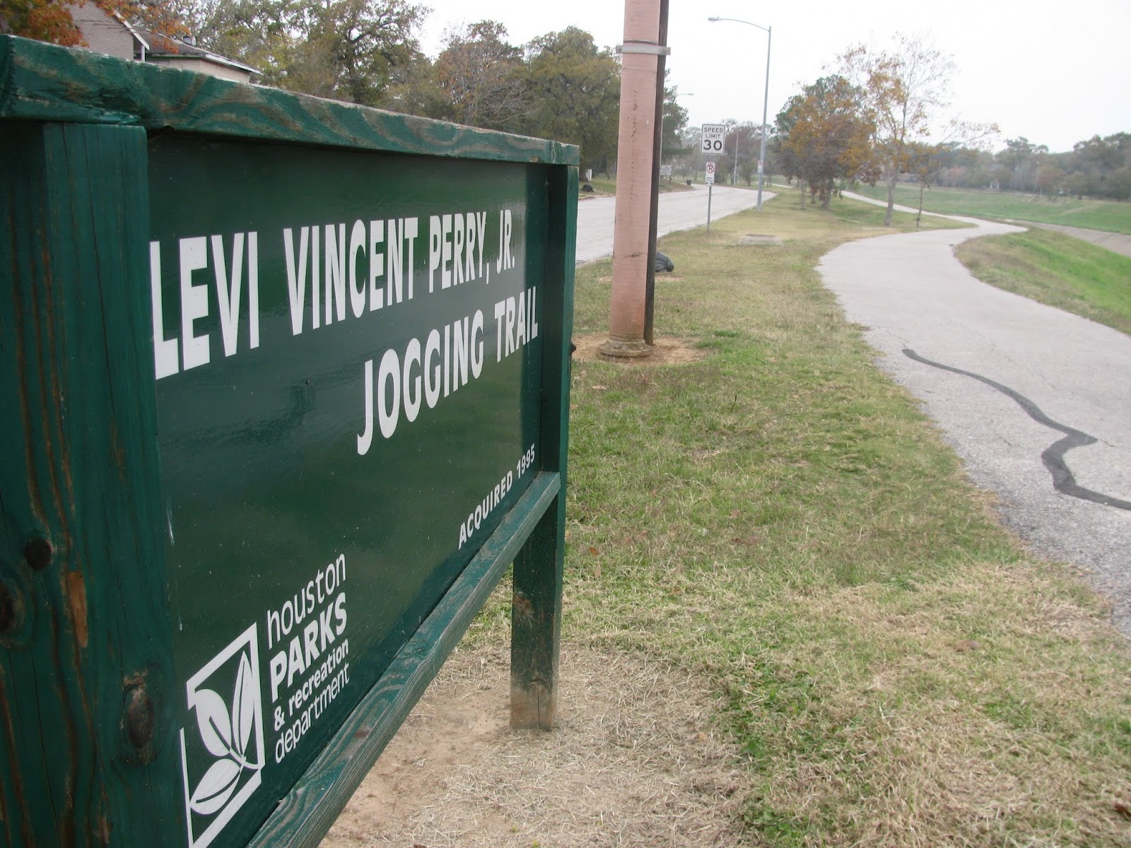 Houston Walks: Bray's Bayou Trail (East)/Levi Vincent Perry Jr. Jogging ...