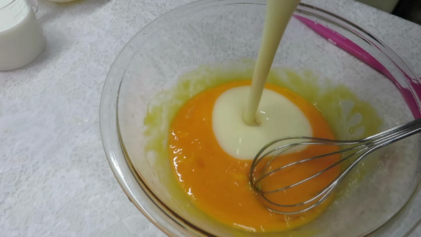 "Nette Cooking": "Leche Puto" (puto flan)