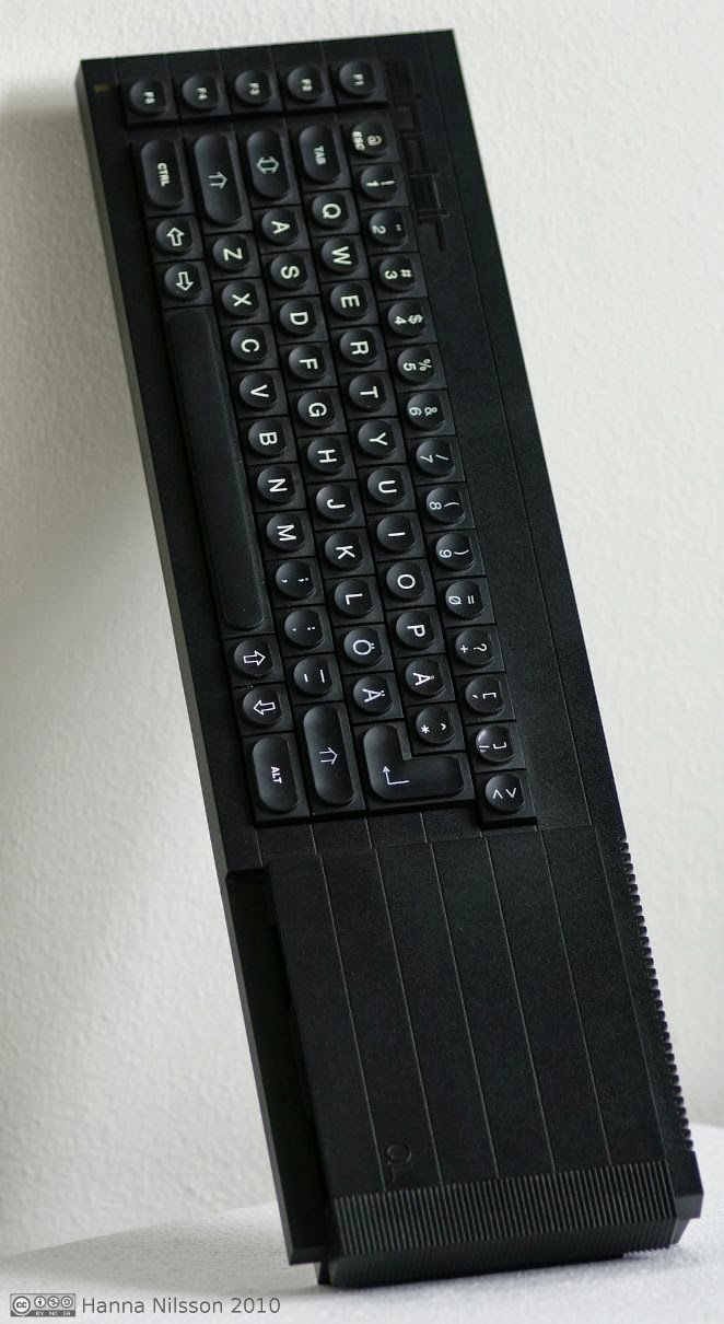 GREEN GLOWING LETTERS: Sinclair QL