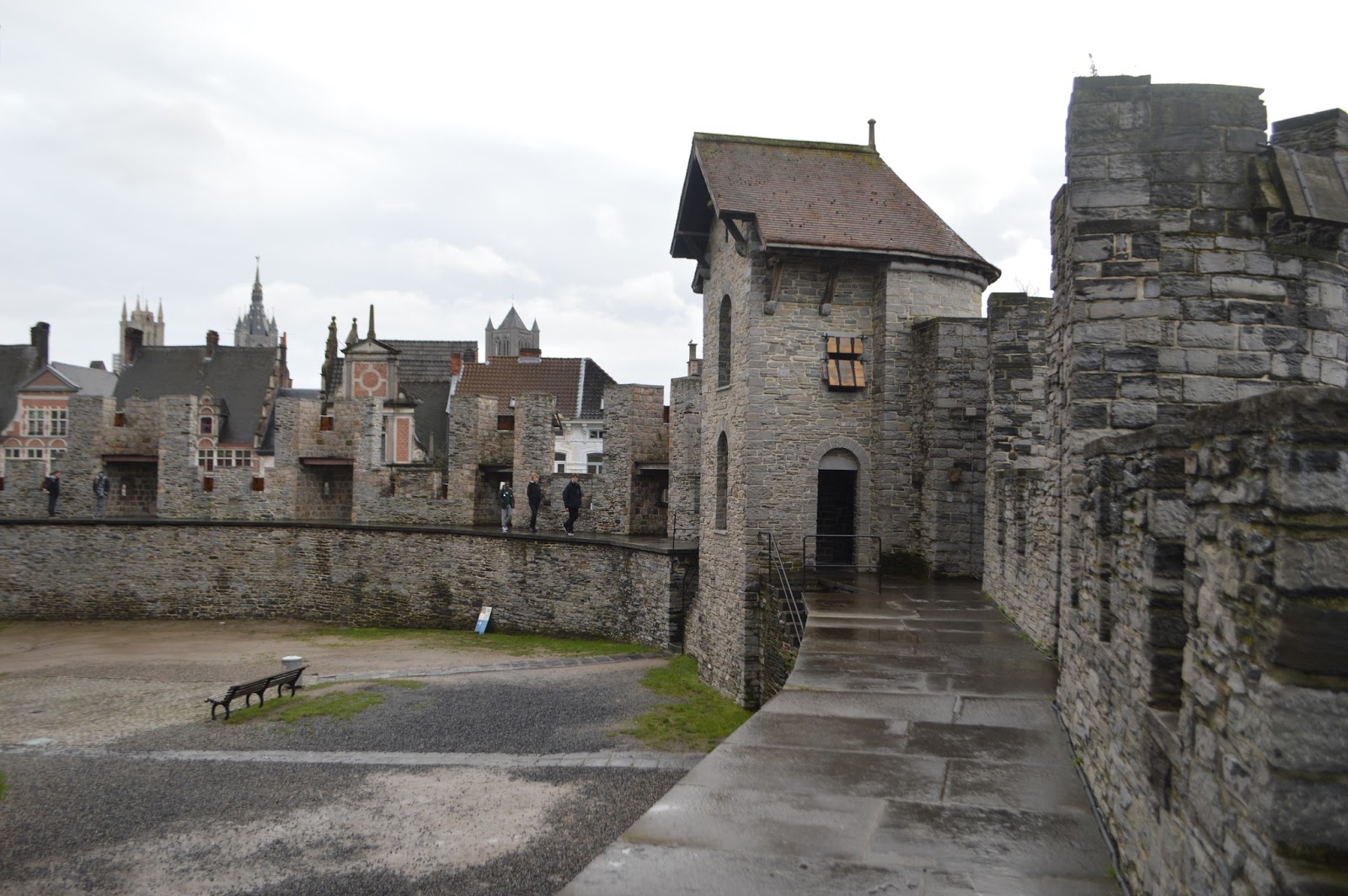 POR TIERRA POR LA TIERRA: Gravensteen (el castillo de los Condes de ...