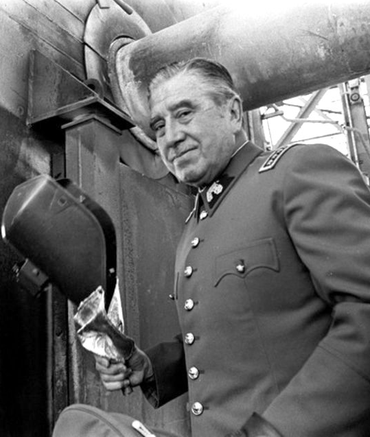 Museo de la Buena Memoria: Galtieri iba a invadir Chile en 1982