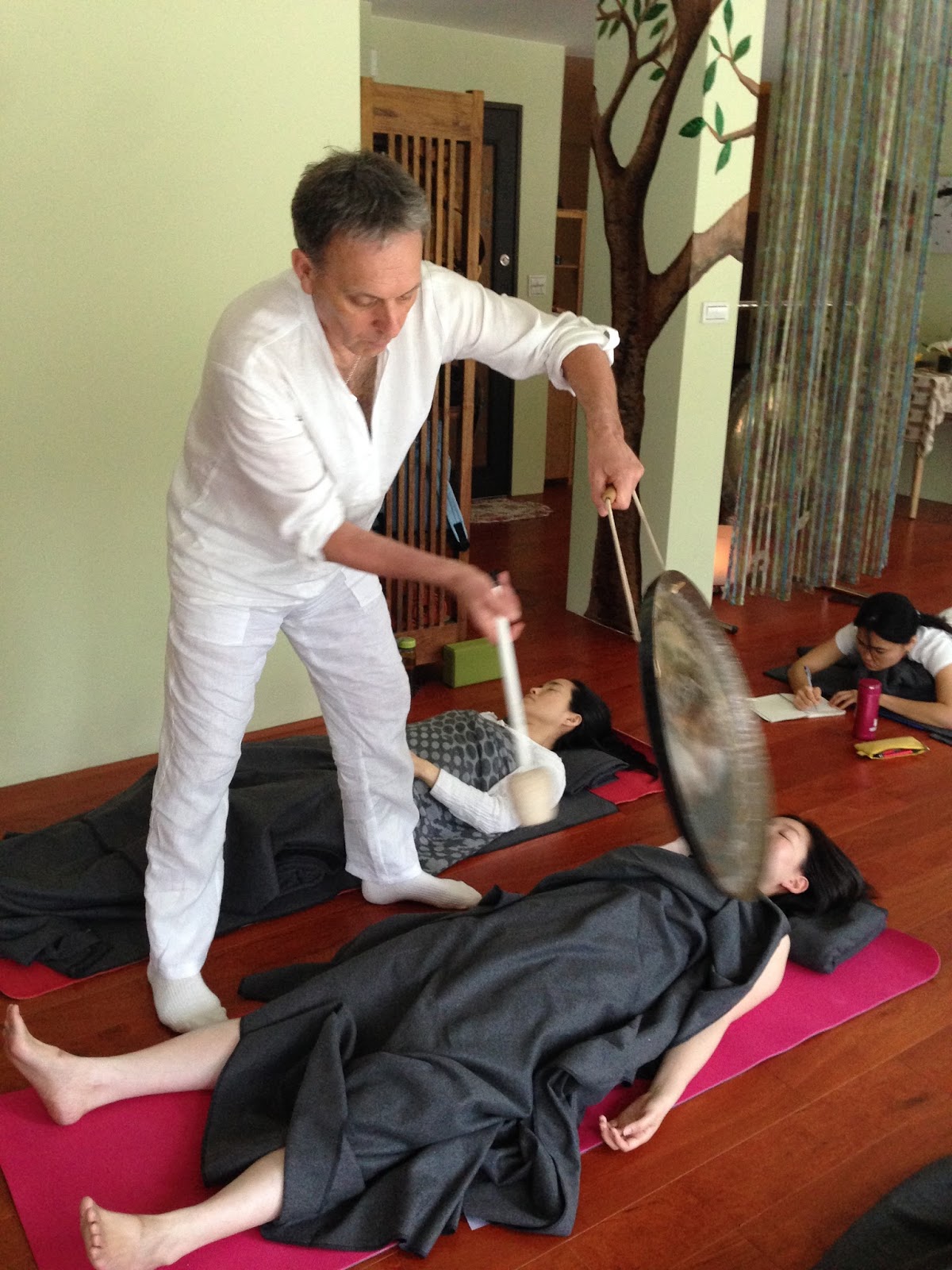 祝福之聲: 銅鑼浴在歐洲Vs台灣