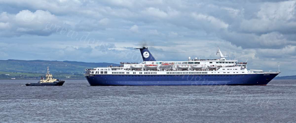 Dougie Coull Photography: Ocean Countess - Departing Greenock