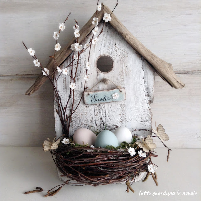Tutti guardano le nuvole: Easter Bird House