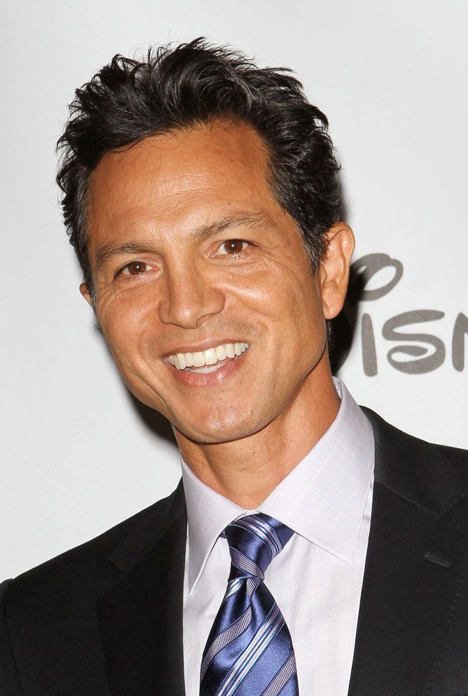 Music N' More: Benjamin Bratt