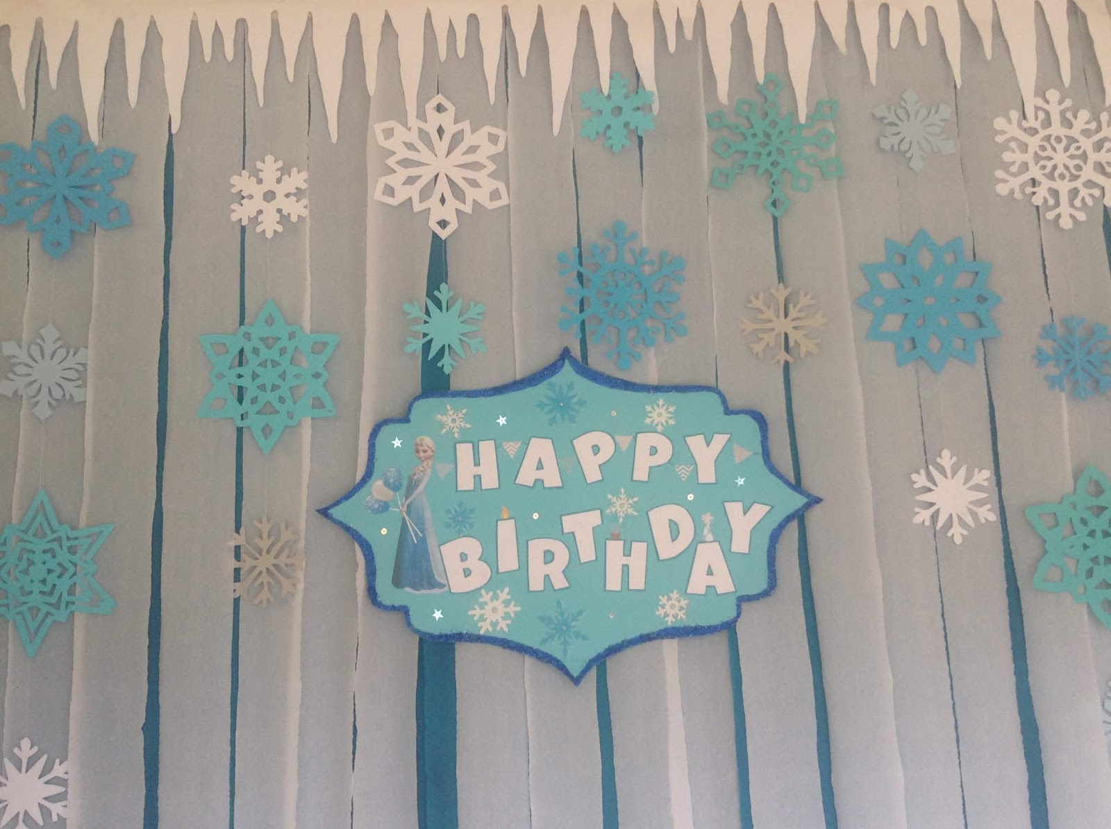 Snow Queen | Winter Theme Birthday: FROZEN'S Elsa Inspired DIY Home ...