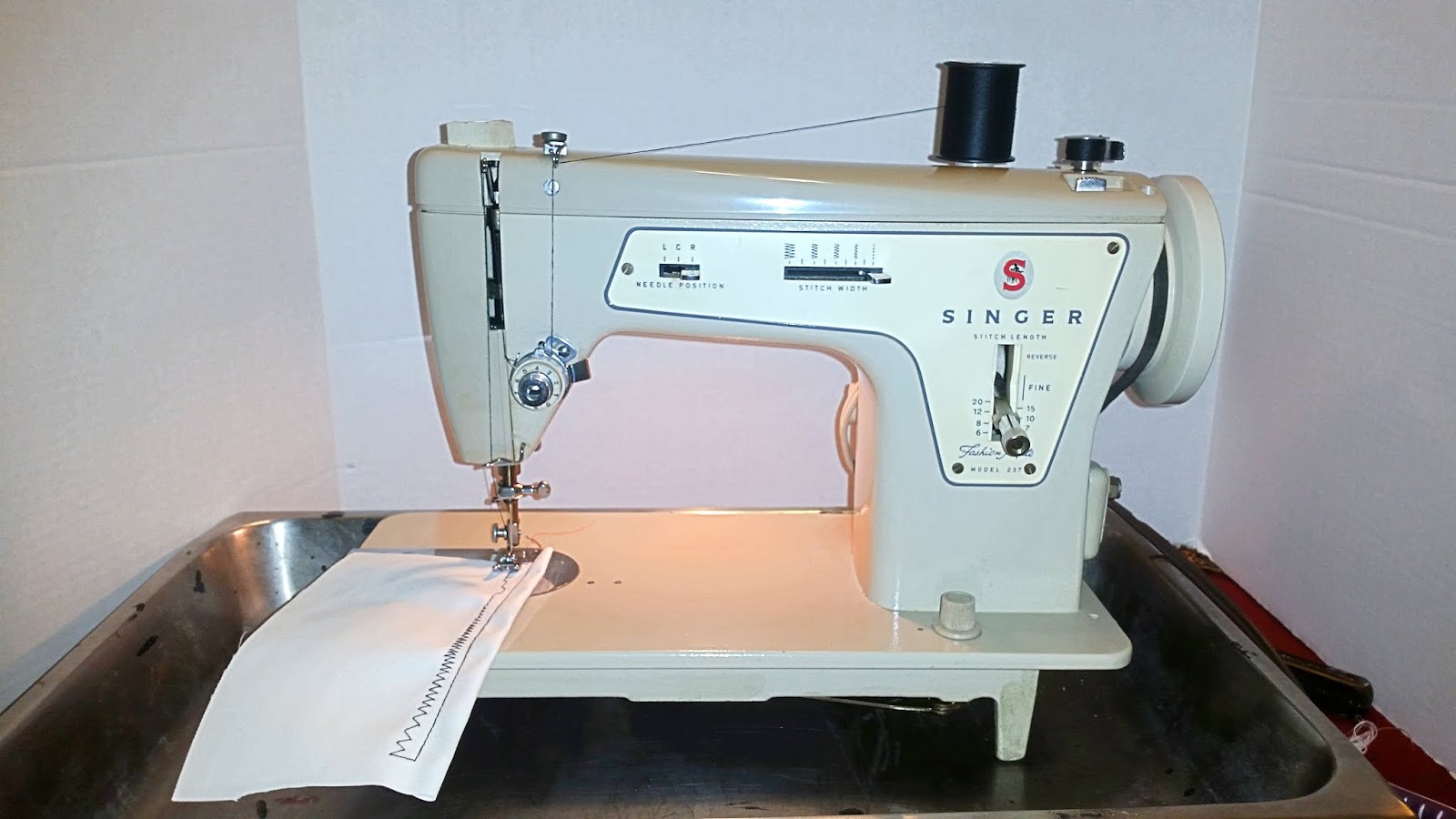 Vintage Singer Model 237 Sewing Machine - munimoro.gob.pe