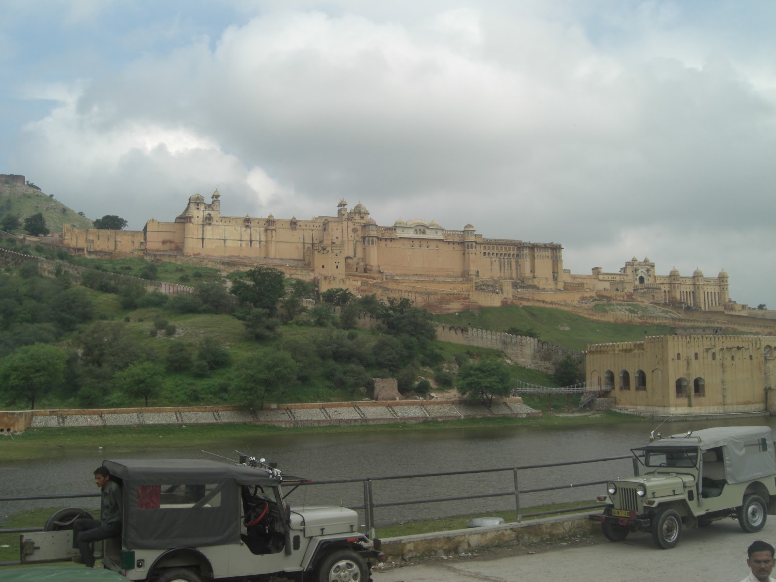 Incredible India.: El maravilloso· Fuerte Amber.