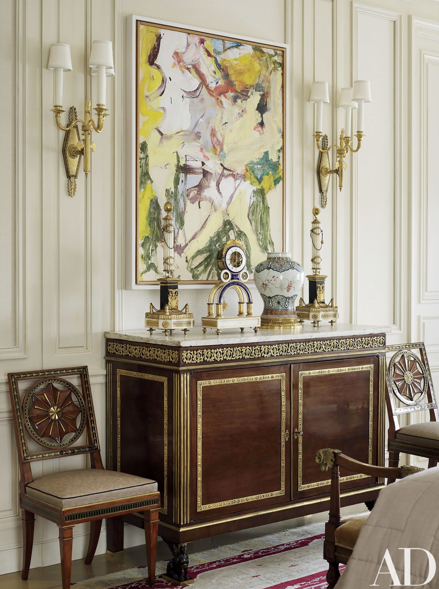 Eye For Design: Decorating Old World Interiors With Bold Modern Wall Art