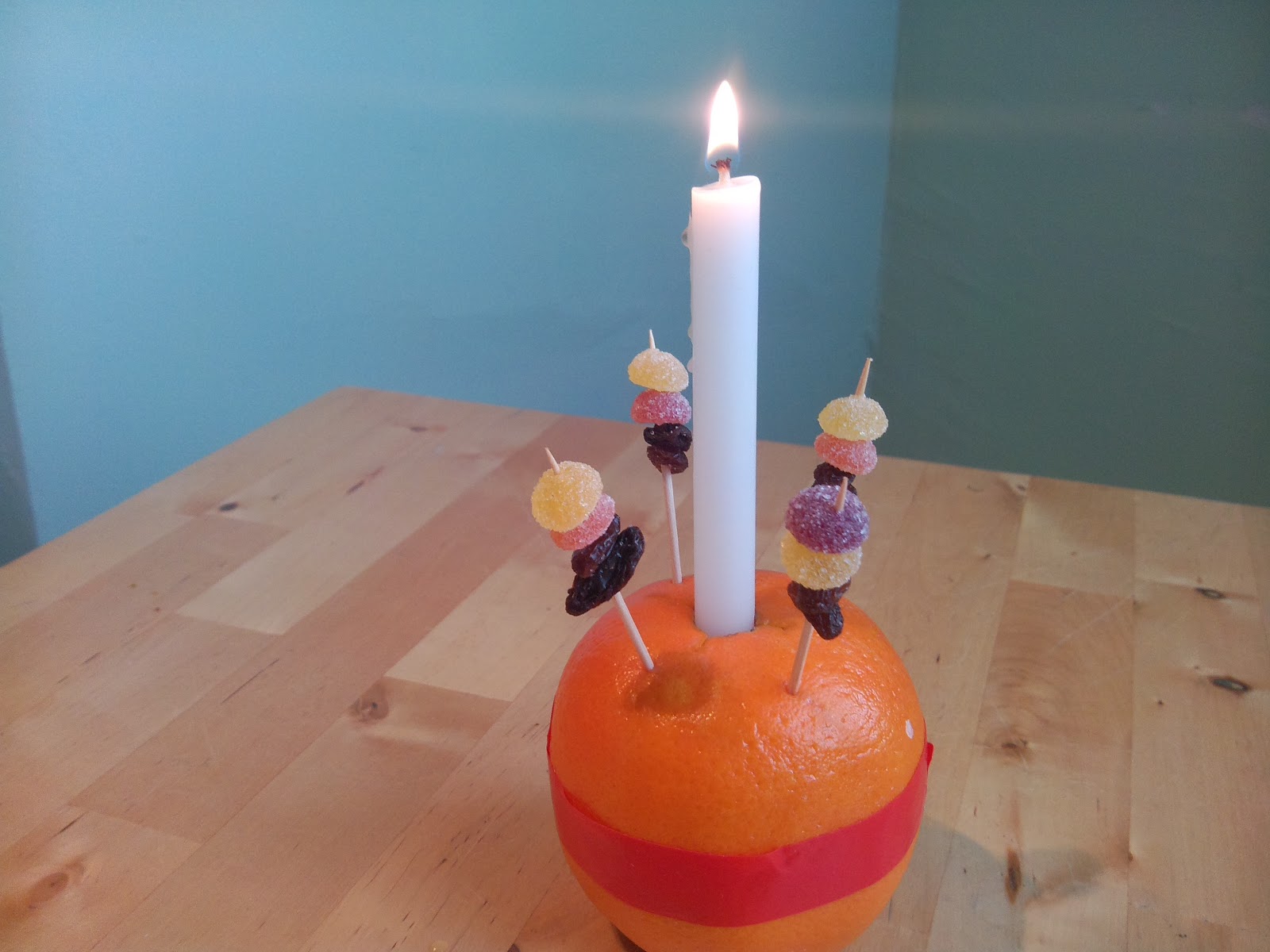 Flame: Creative Children's Ministry: Step by step Christingle