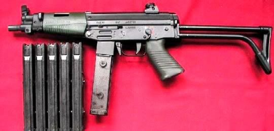 Desarrollo y Defensa: Recordando el subfusil FAMAE SAF