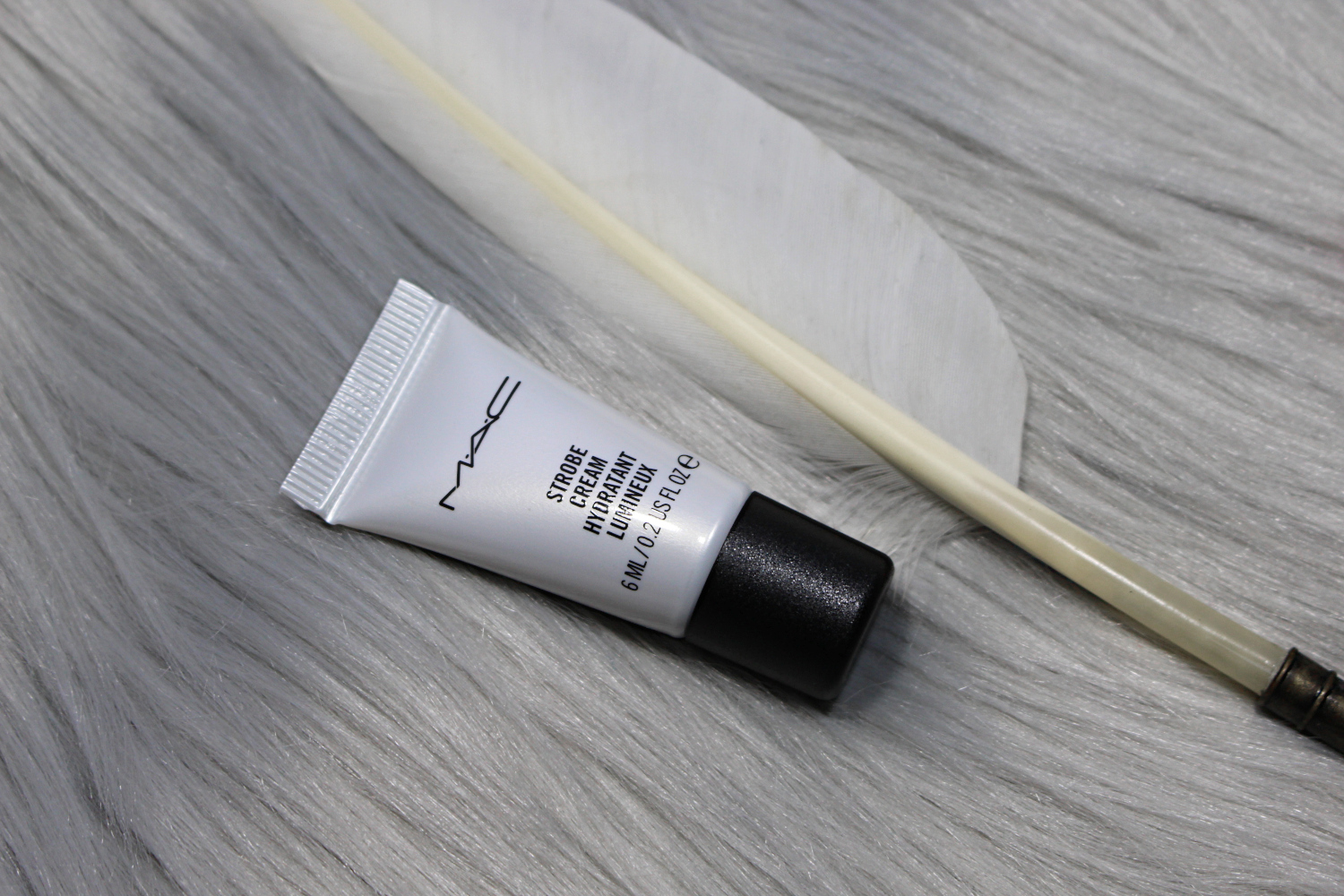 A Stunning Strobe Cream in shade 'Pinklite' by Mac Cosmetics | Review ...