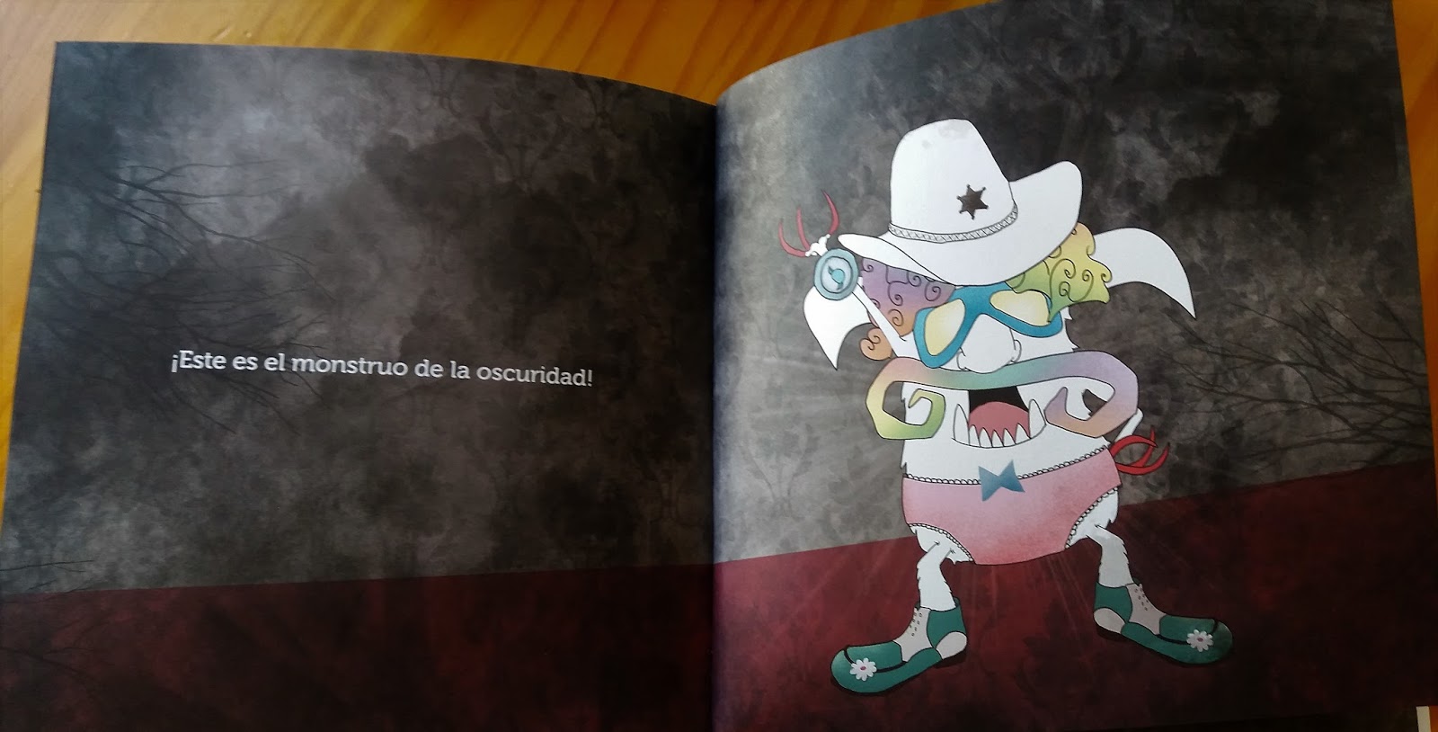 primeiras lecturas: HAY UN MONSTRUO EN LA OSCURIDAD