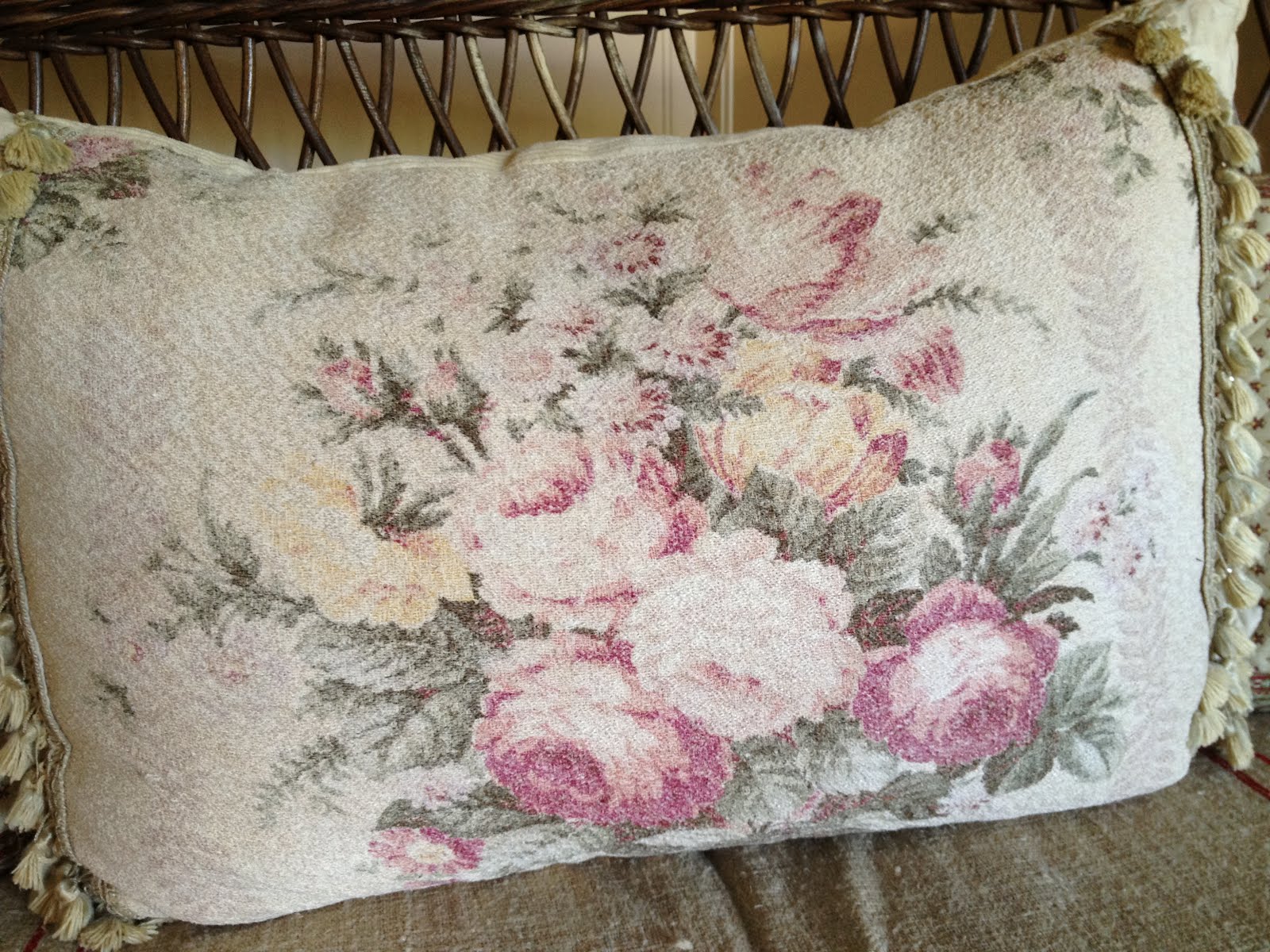 vignette design: Cabbage Roses