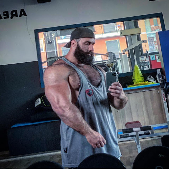 Muscle Lover: Italian Super-Heavyweight bodybuilder Michele Caruso