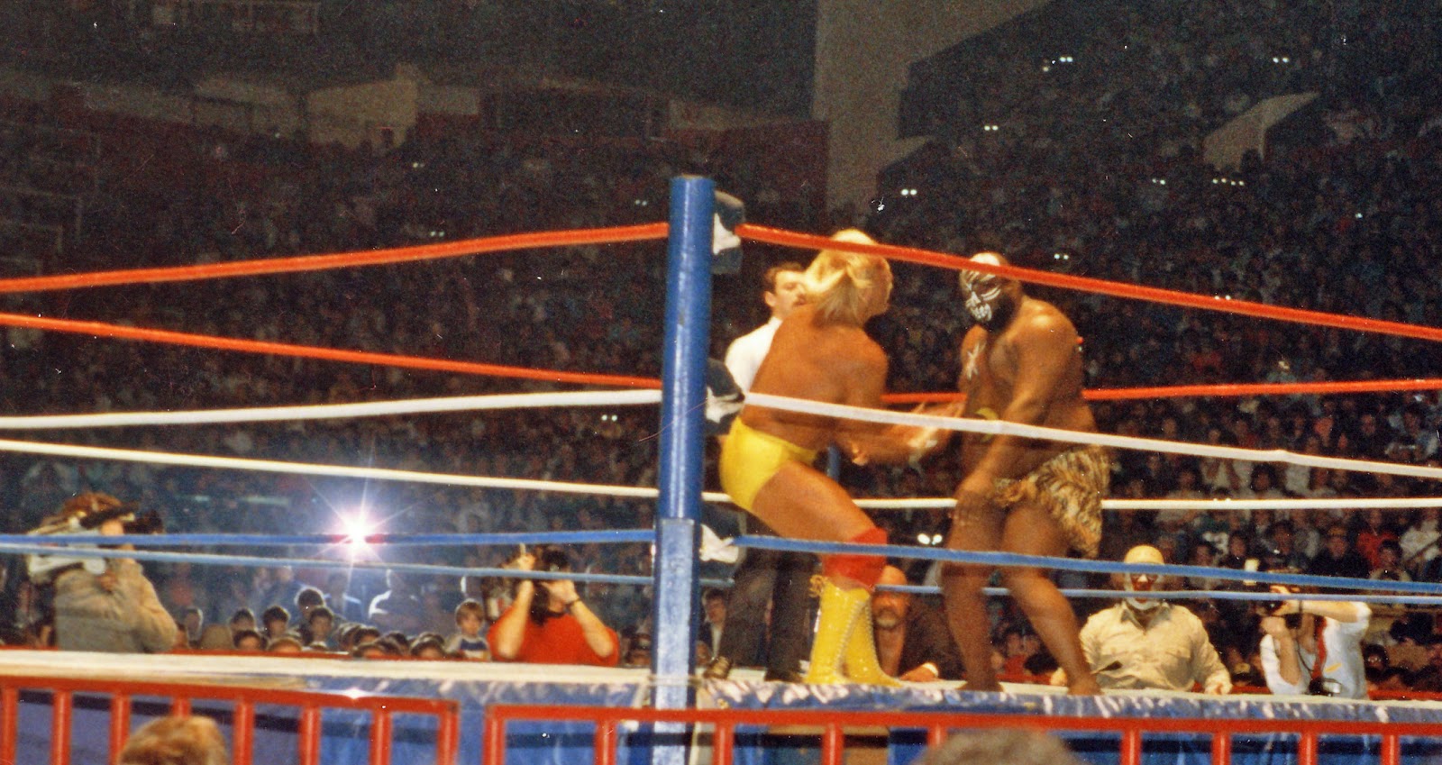 WWF ends 1986 by feeding Hulk Hogan to Kamala - Toronto Wrestling ...