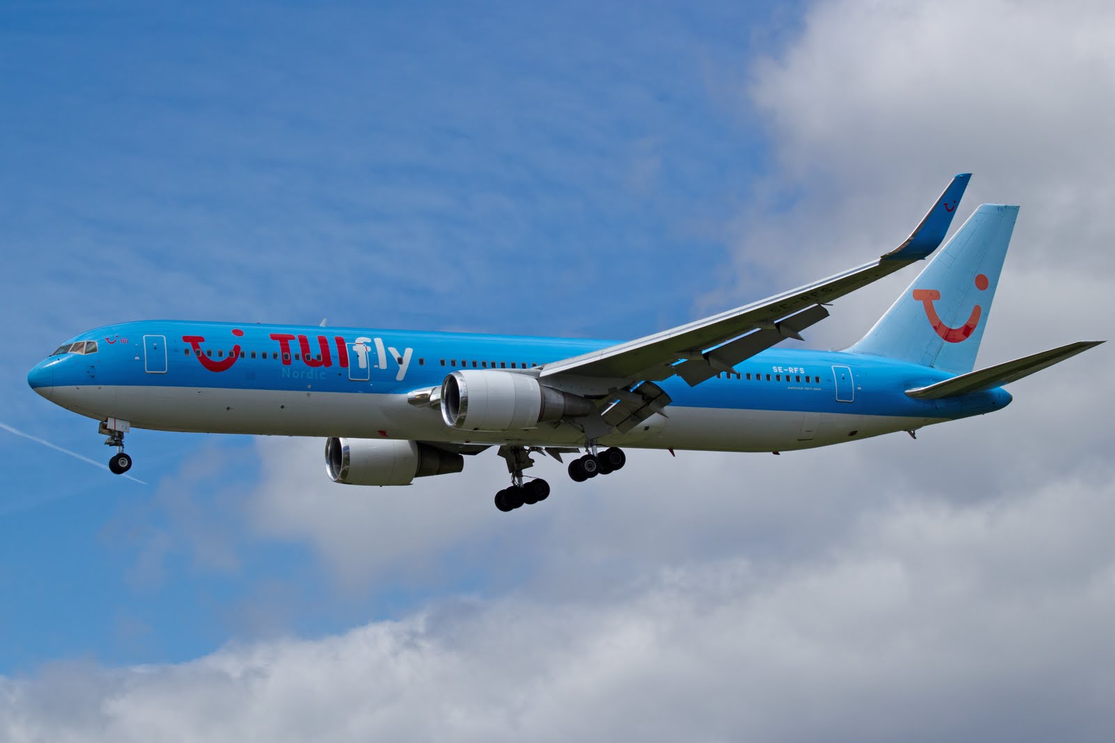 Orion's Aviation: Various TUI coloured airlines - 737 - 747 - 767 - 787 ...