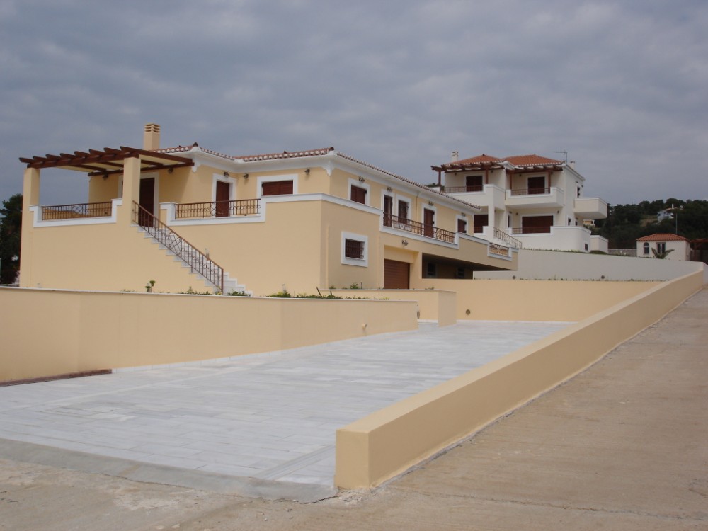 Lampiris Village: 2 ΒΙΛΛΕΣ ΣΤΗΝ ΠΕΡΙΟΧΗ BΕΡΒΕΡΟΝΤΑ ΚΟΝΤΑ ΣΤΟ ΠΟΡΤΟ-ΧΕΛΙ