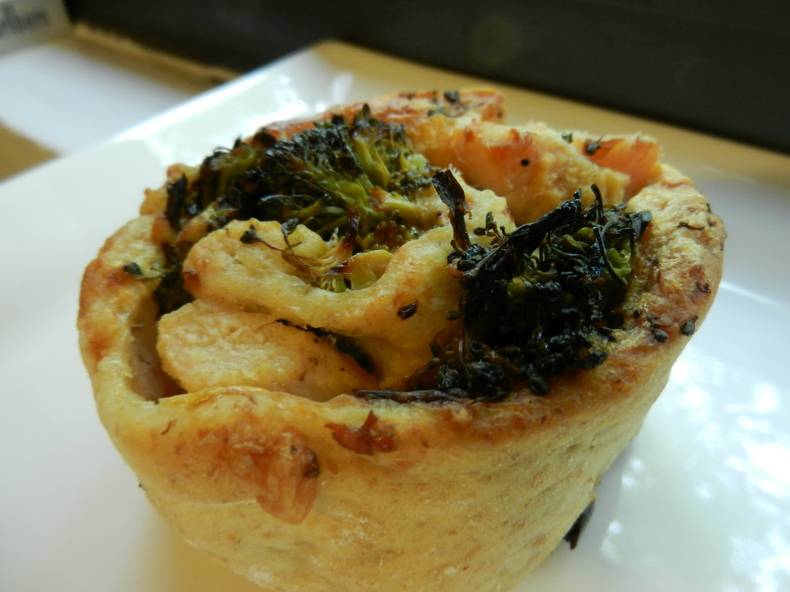 For the Love of Food (and Eating!): Chicken, Cheddar and Broccoli Pinwheels