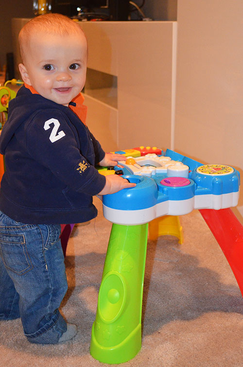 Glittery Giraffe: Toy Review: Playskool Rocktivity Music Skool Table