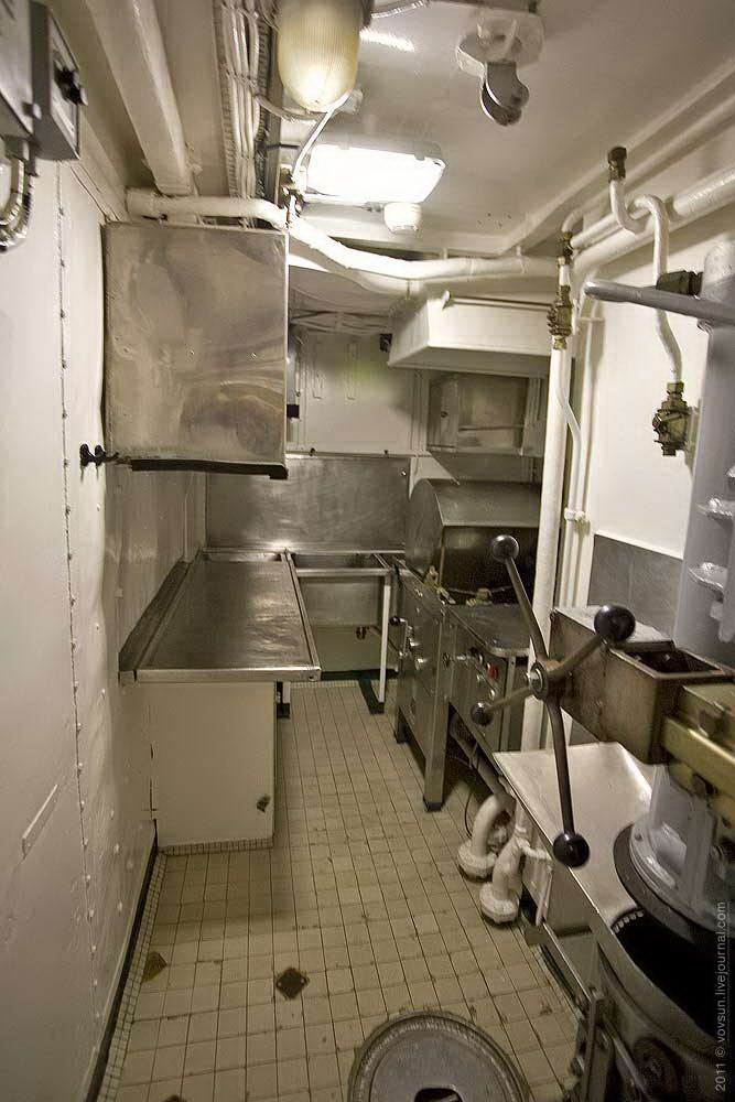 Inside the nuclear submarine - KILLER CELL