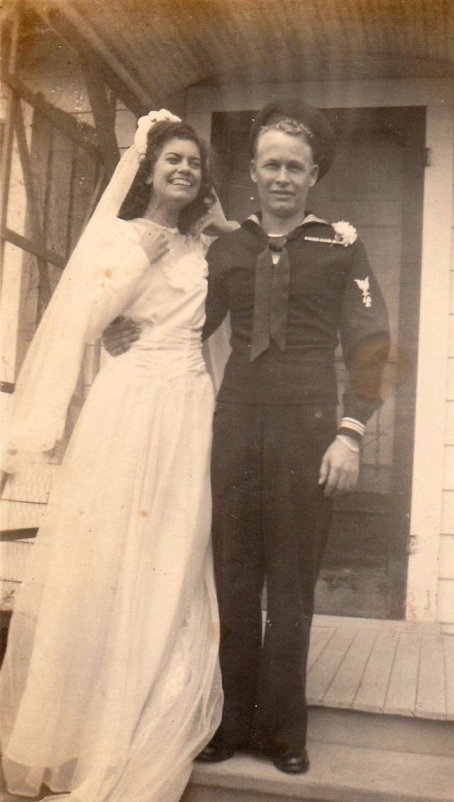 Wartime Marriage: Lovely Photos of WWII Soldiers With Their Brides ...