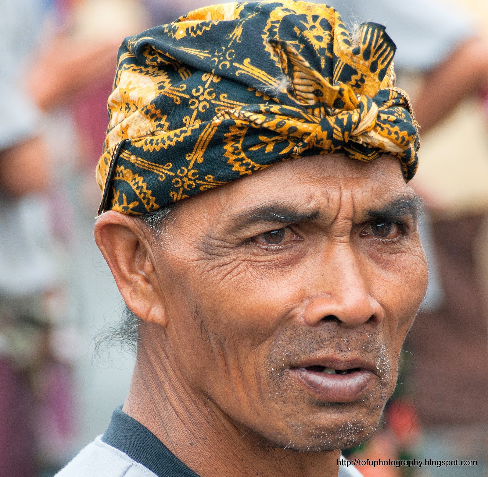 Tofu Photography: Balinese men wearing the udeng