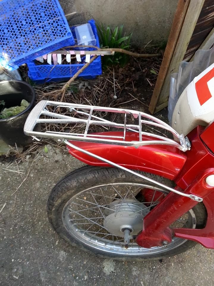 Fat Bloke Travels: Honda C90 Front Rack Fitted