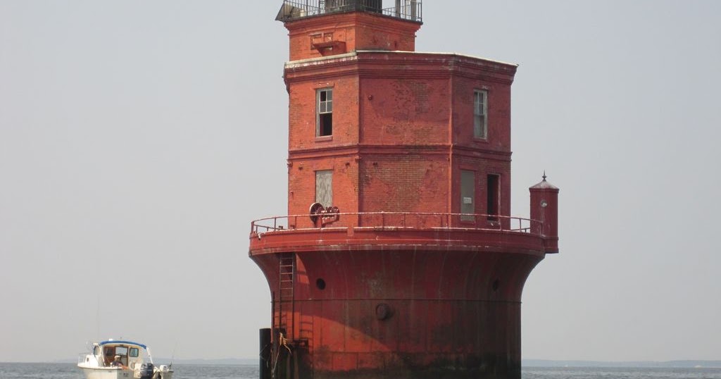 Sweet House Dreams: Conversion Alert: 1894 Lighthouse in Mathews, Virginia