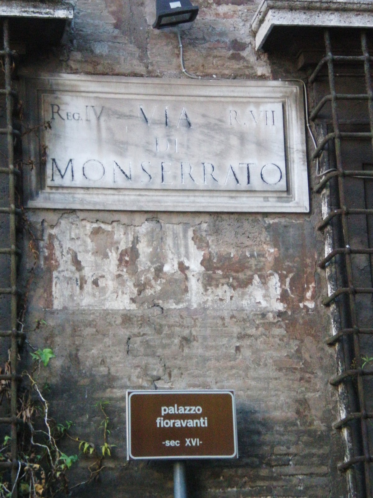 La lectora corrent: Mirant enlaire (IV): per Roma