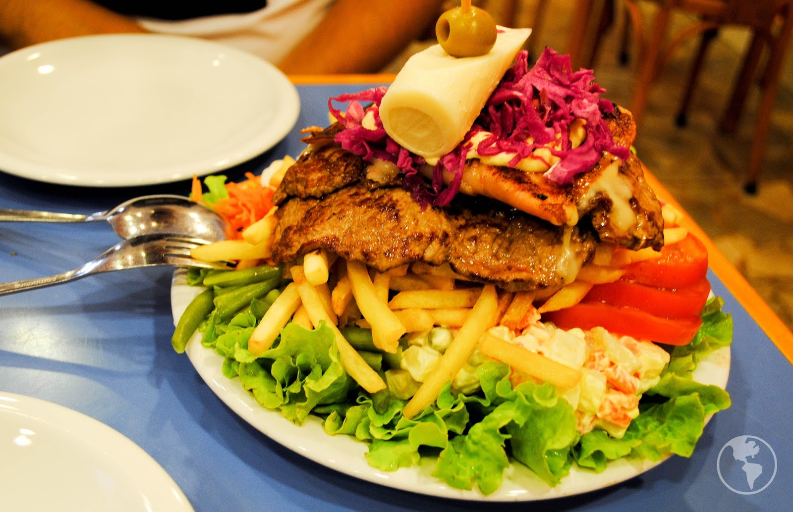 Chivito: onde comer a icônica delícia Uruguaia