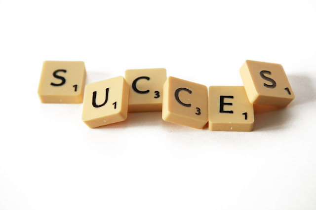 LES SECRETS (SIMPLES) DE LA RÉUSSITE PERSONNELLE ET SOCIALE