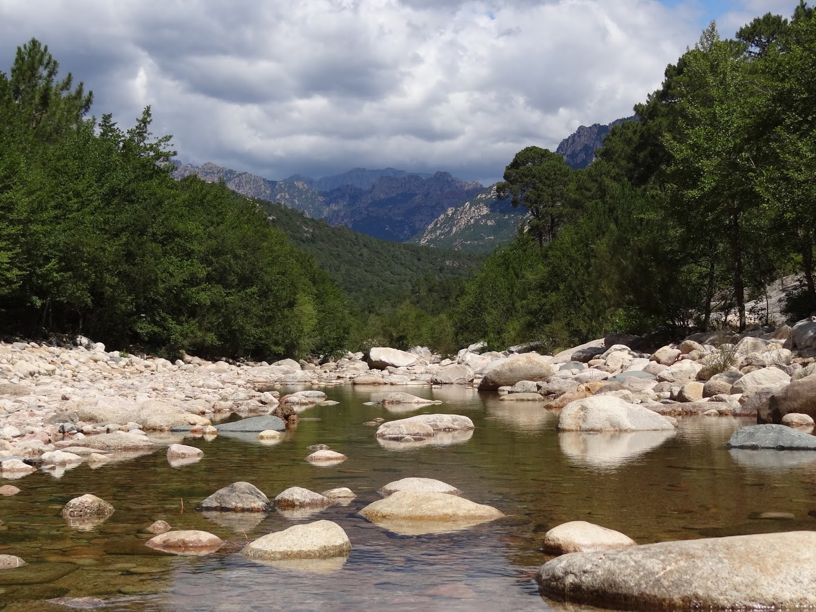 Les HinschBurdin: La rivière du Cavu et ses piscines naturelles