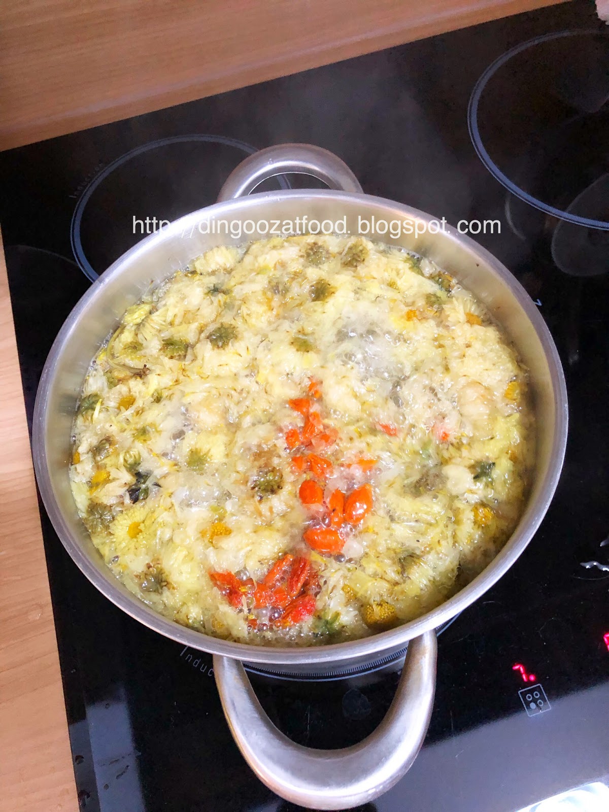 Miki's Food Archives : Chrysanthemum & Pear Nourishing Sweet Soup ...