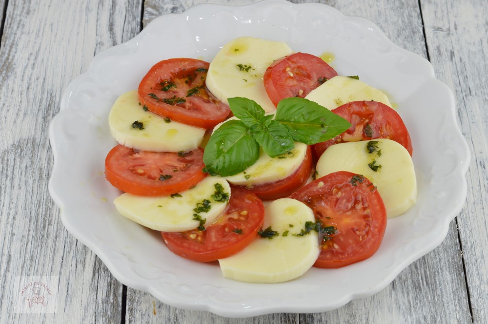 Salata Caprese - CAIETUL CU RETETE