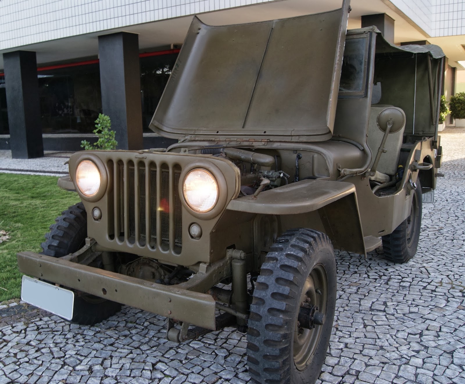 Ponto do Carro Antigo: VENDO JEEP MILITARIZADO 1946