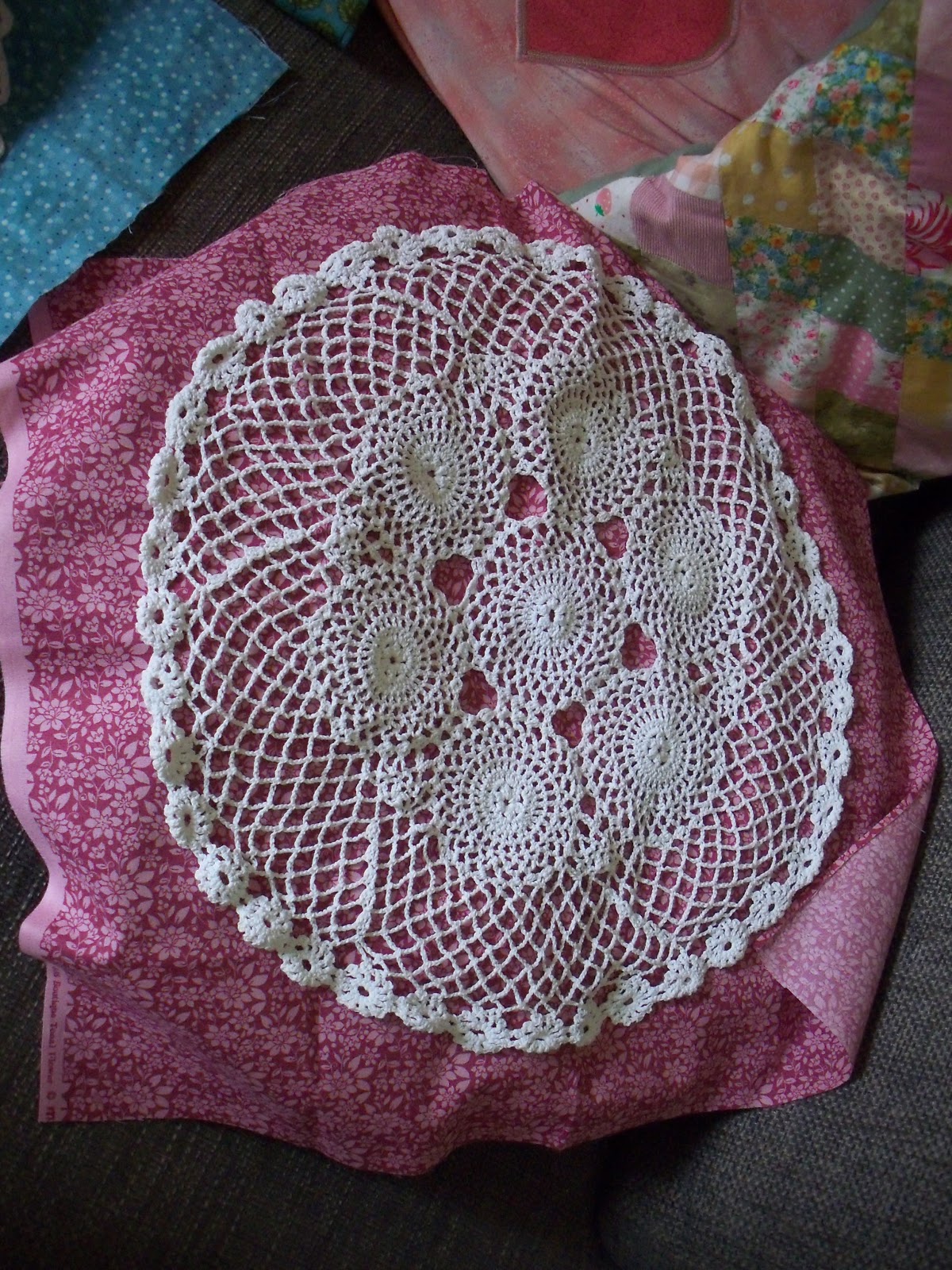PearlyPea: Giant doilies and the reality of the crafty lifestyle....