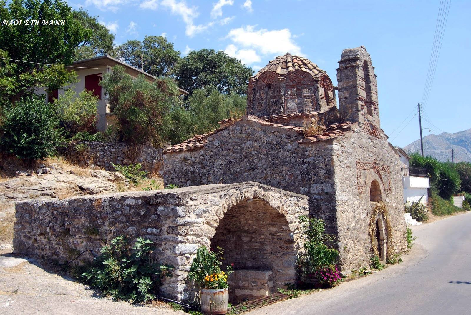 ΝΑΟΙ ΣΤΗ ΜΑΝΗ: ΝΟΜΙΤΣΙ (ΑΓ.ΑΝΑΡΓΥΡΟΙ)