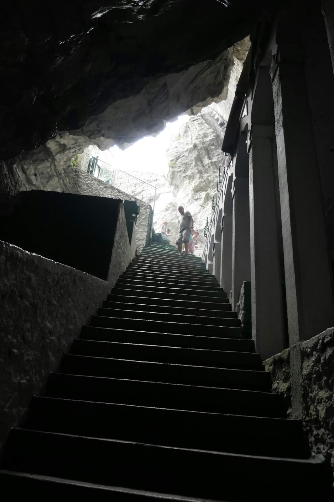 RoadTrip from Austria to Iran 2019: 1400 km: Albania, Sari Saltik